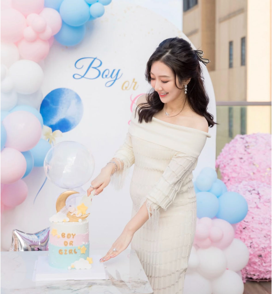 何依婷BB性別大公開！ - MyBB